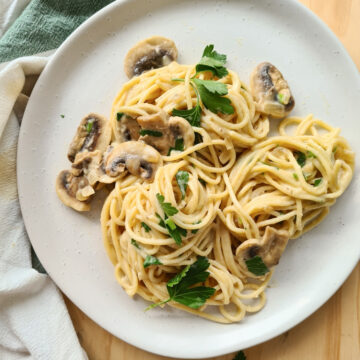 Creamy chicken & mushroom pasta | Casually Peckish