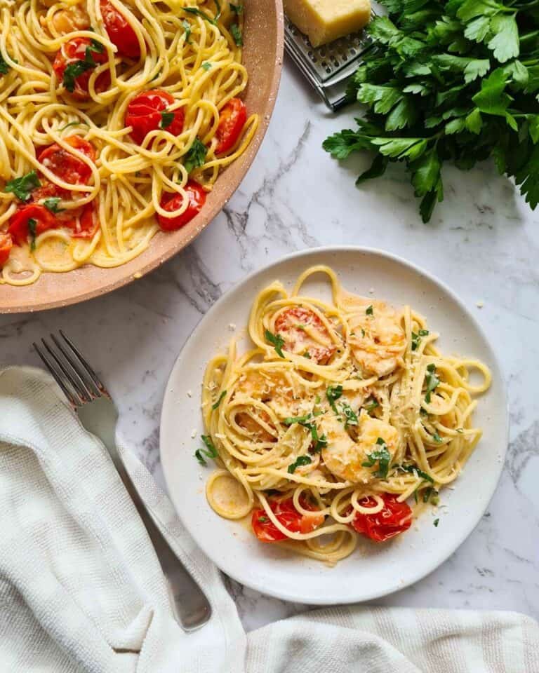 Creamy garlic prawn pasta - Casually Peckish